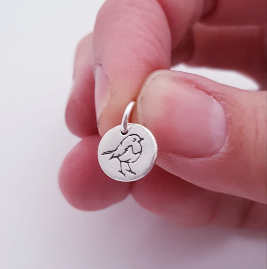 Sterling Silver Tiny 1cm Robin Bird Necklace – Flutterbuyzstudio